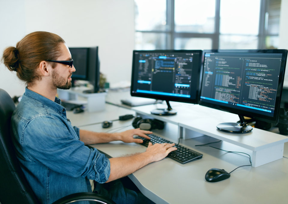 Programista – jak zostać, programista bez studiów, wymagania, praca ...