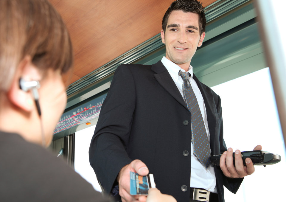 Konduktor – jak zostać, obowiązki, zarobki