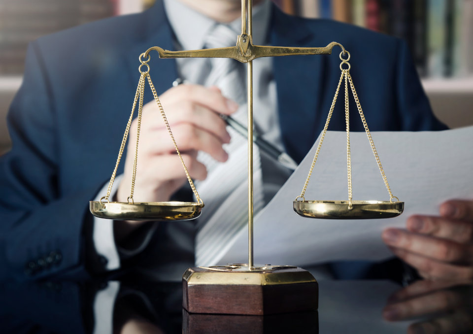 Prawnik - jak zostać, cechy, co robi, zarobki