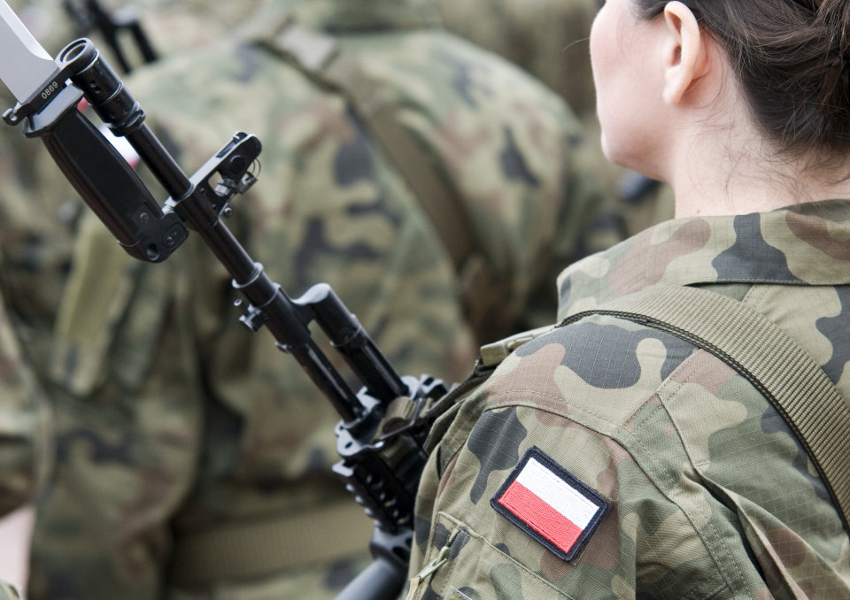 Powołanie do zawodowej służby wojskowej a stosunek pracy – o czym warto wiedzieć