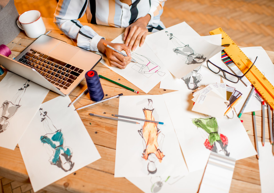 Projektowanie ubrań, gdzie się nauczyć, jak założyć swoją działalność?